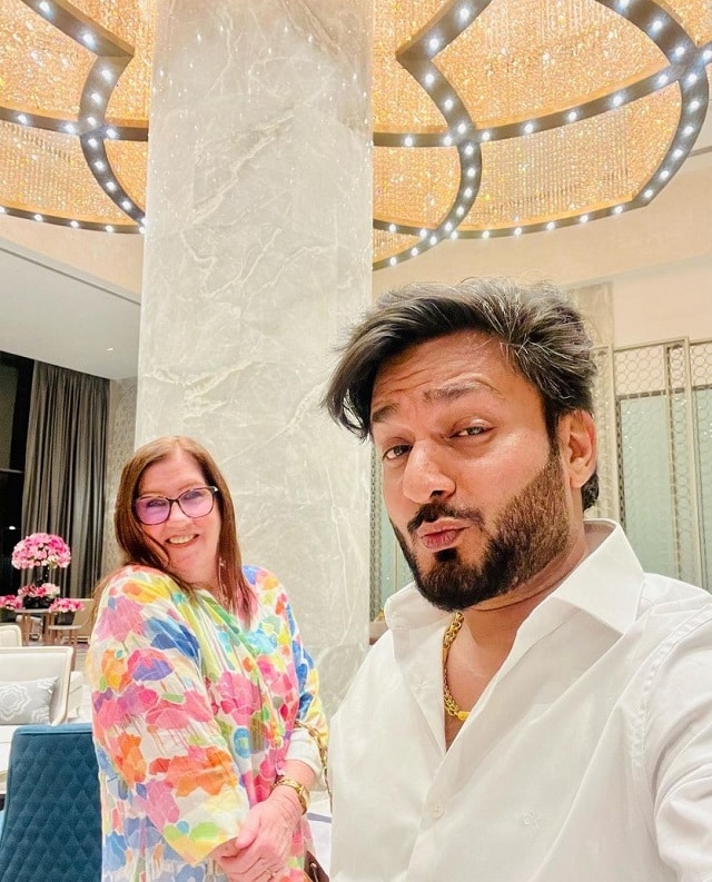 Sumit Singh Shares How He Fights ‘Age Gap’ Critics With Jenny ...